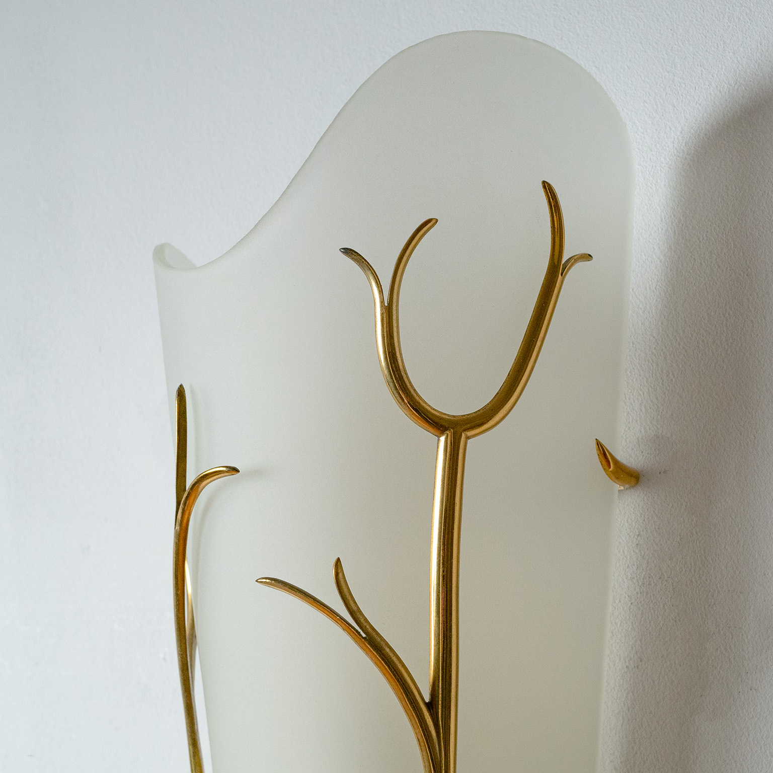Large French Modernist Wall Lights, circa 1960 €3.000 | Pair – mdrn